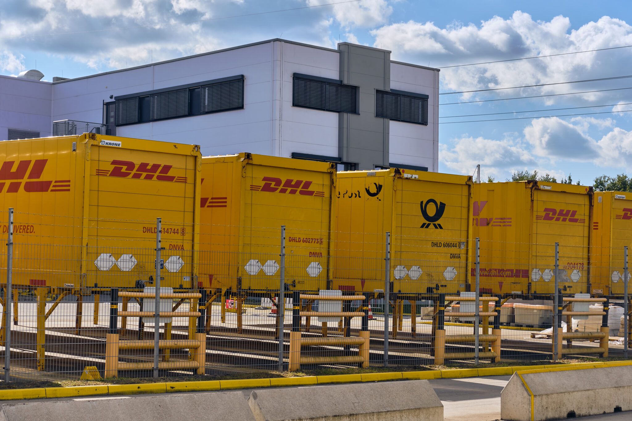 DHL Targets AI-Driven Data Center Boom with U.S. Logistics Expansion ...